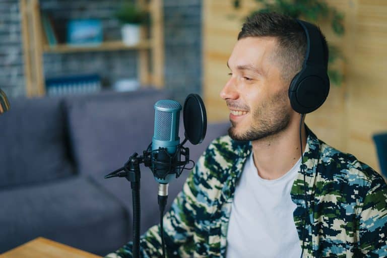Can you Make a Podcast Alone? 7 Solo Podcasting Tips | TSP